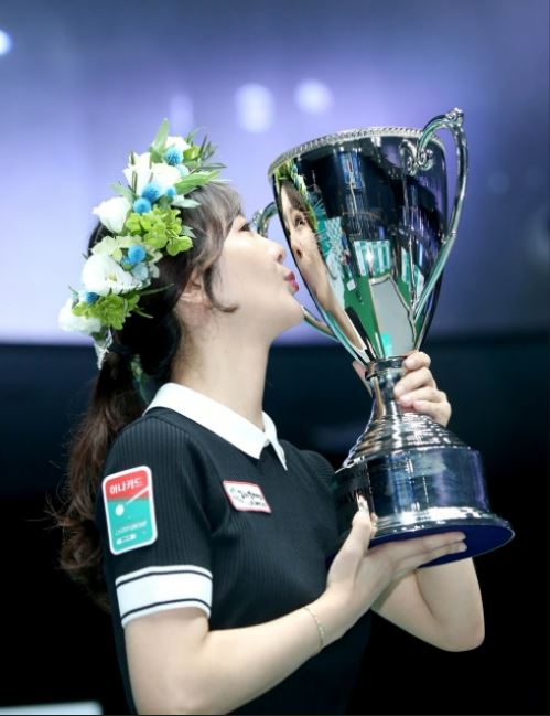 [하나카드 챔피언십] ´헌이 엄마´ 김상아, 데뷔 5년 만에 첫 우승... LPBA 15번째 챔피언