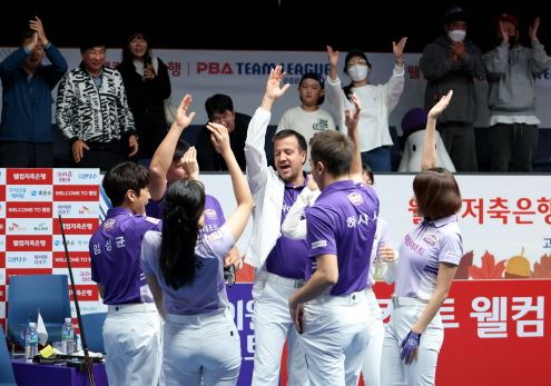 [웰컴저축은행 PBA 팀리그] ‘이틀 연속 완승’… 하이원리조트, 하나카드 꺾고 PBA 팀리그 3R 단독 선두