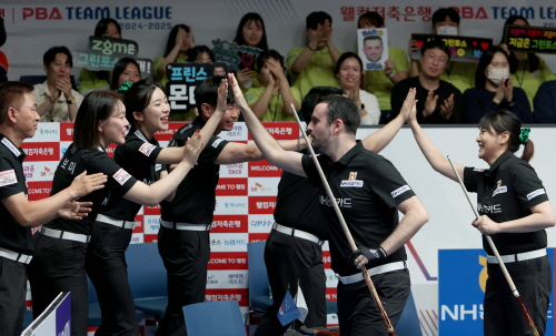 [웰컴저축은행 PBA 팀리그] “7세트서 엇갈린 희비” NH농협카드, PBA 팀리그 3R 단독 선두로